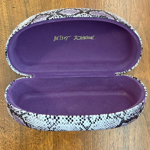Betsey Johnson | Accessories | New Betsey Johnson Purpleblackwhite ...